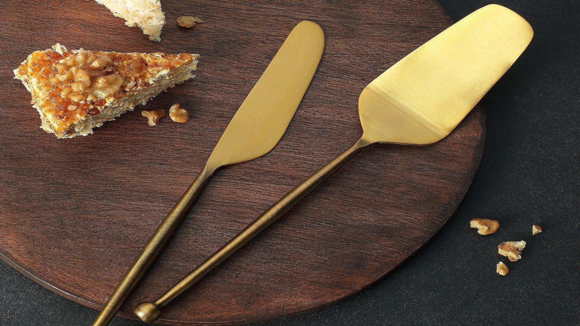 The Pâtissier's Guide to Serving Cakes – ellementry